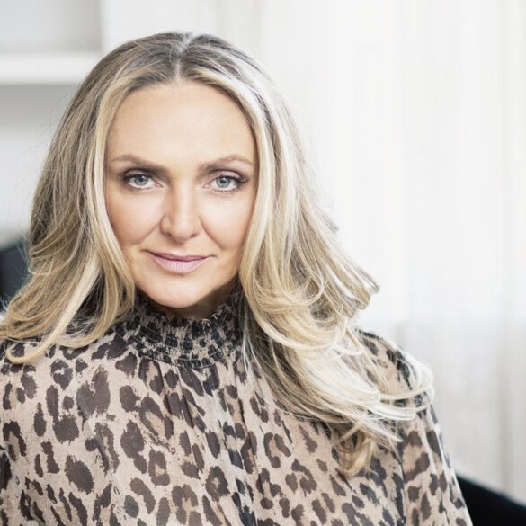 Featured Expert - Elizabeth Vizzone - ELYSIAN Magazine